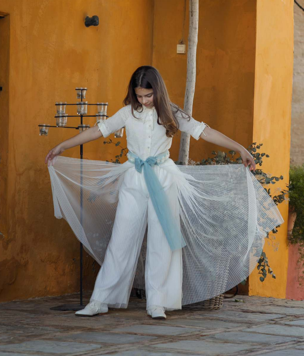 TRES PIEZAS - MG María García